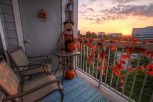 Get Ready for Fall With These 12 Front Porch Decorating Ideas - Paintzen